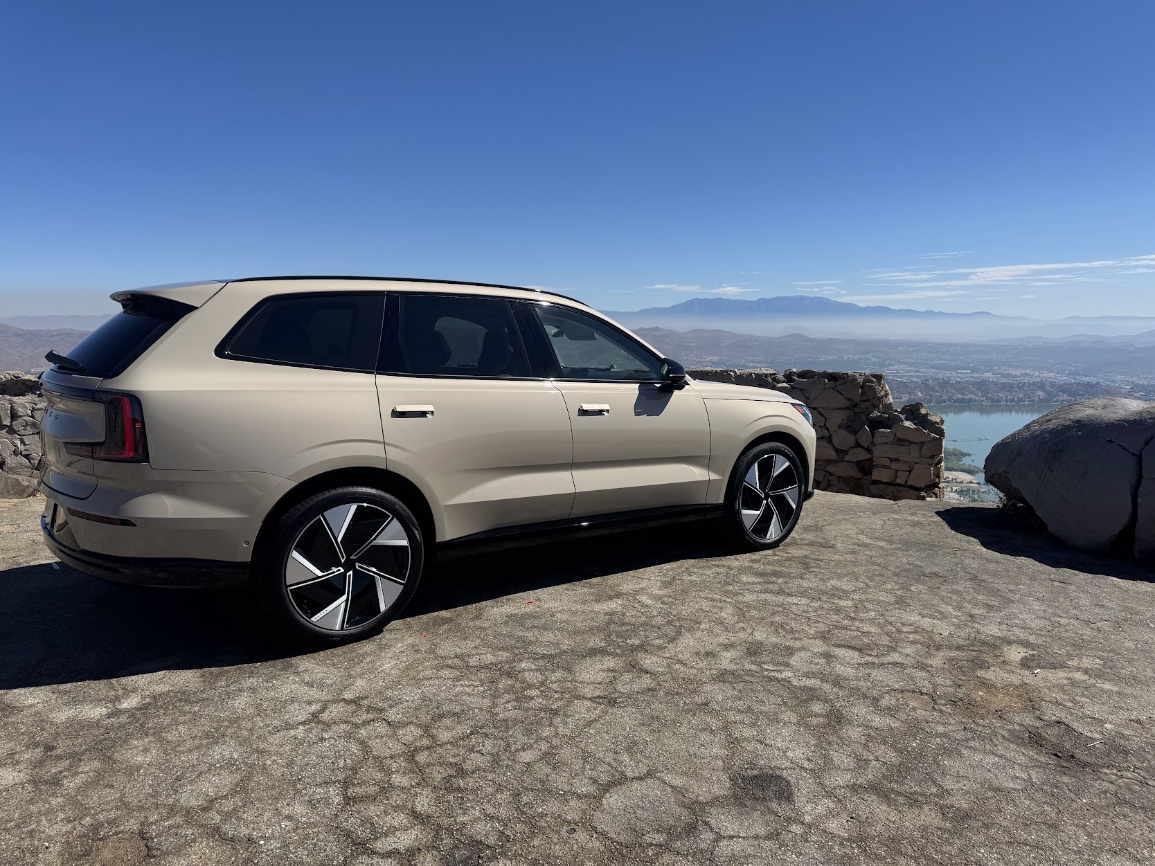 Review: Volvo EX90 is a smooth AWD 7-seat luxury kid-hauler | Electrek