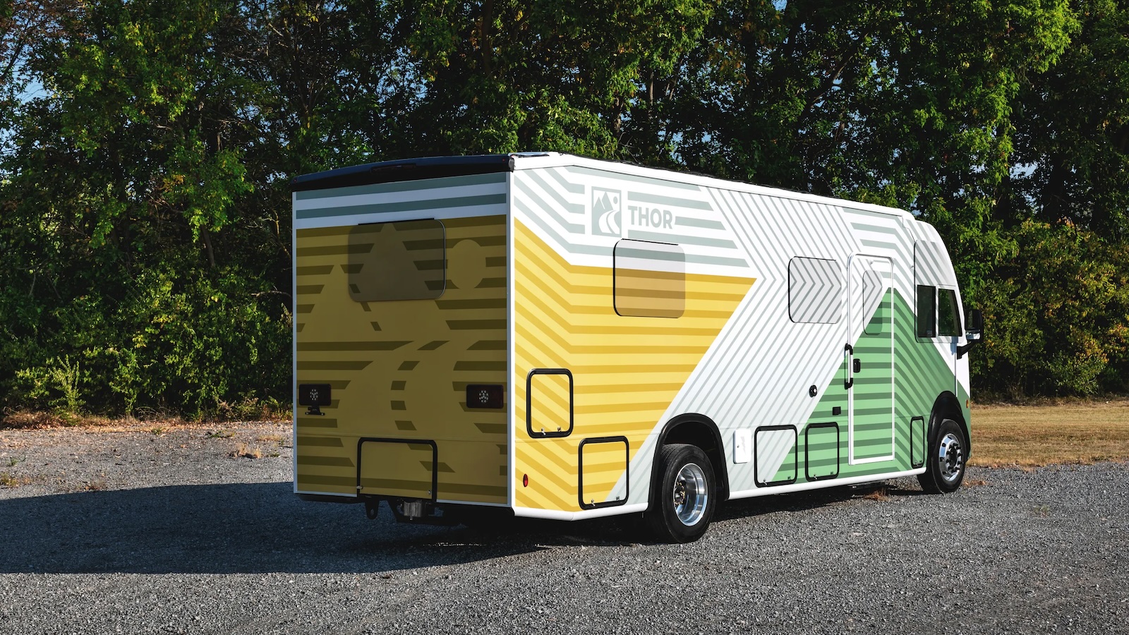 Thor RV concept packs 140 kWh battery and 500 mile range