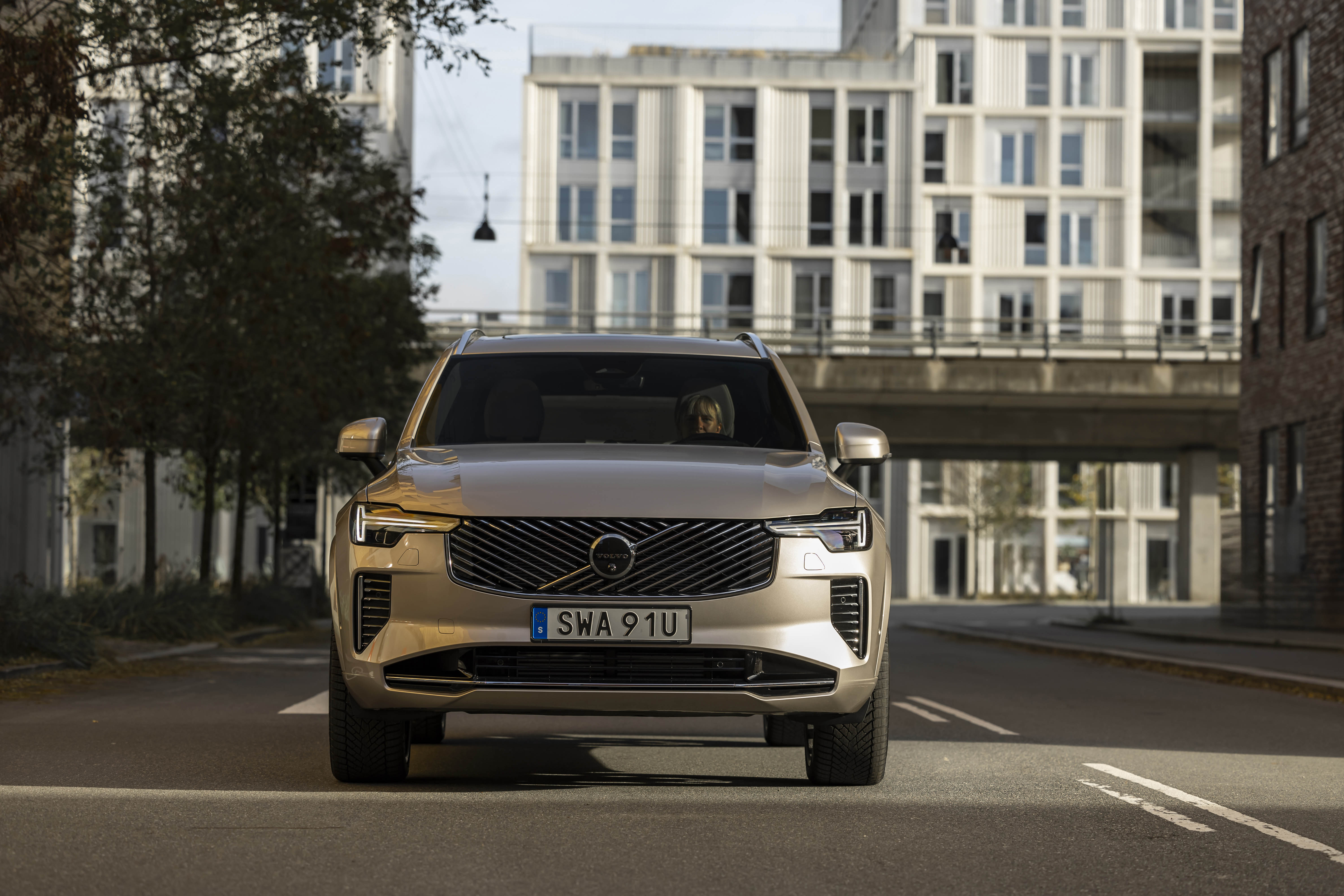 Review: Volvo's top-seller XC90 SUV gets a full refresh | Electrek