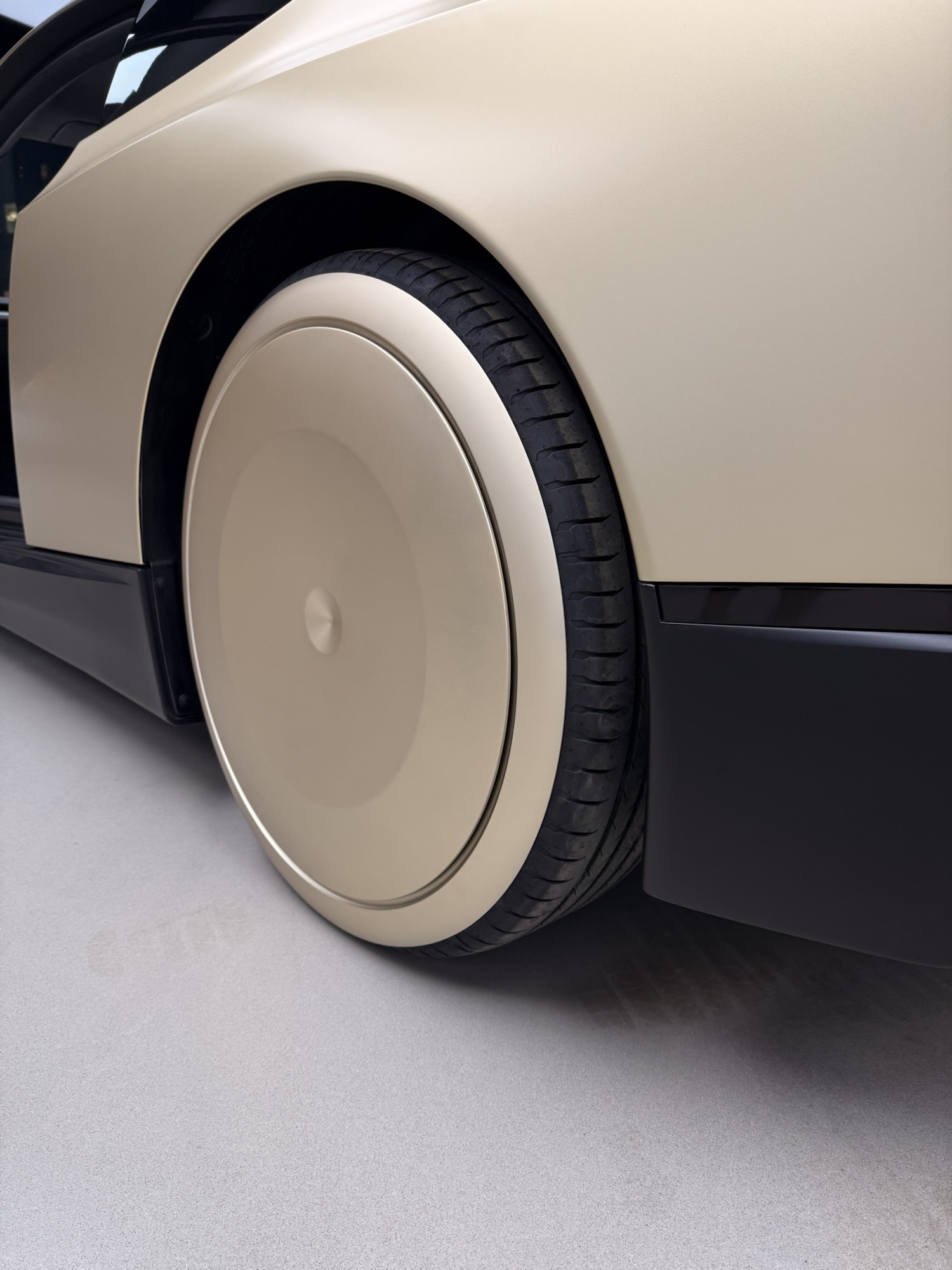 Tesla Cybercab is on display in NYC, here are some closeup photos ...