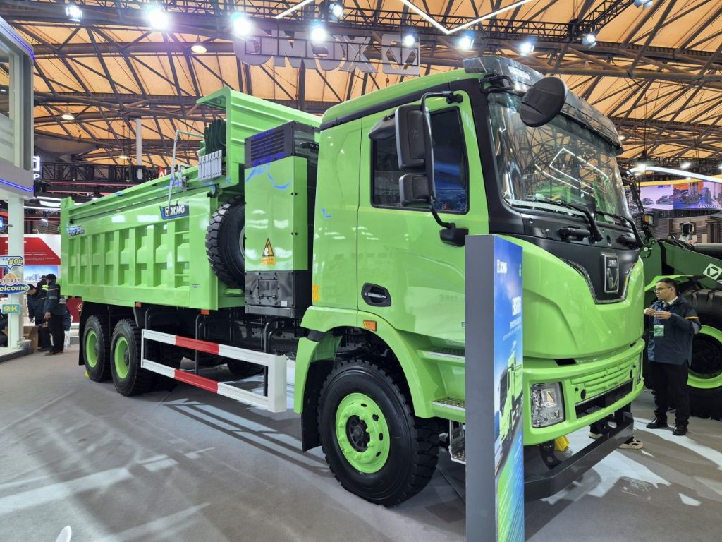 XCMG shows heavy equipment with BYD battery swap tech