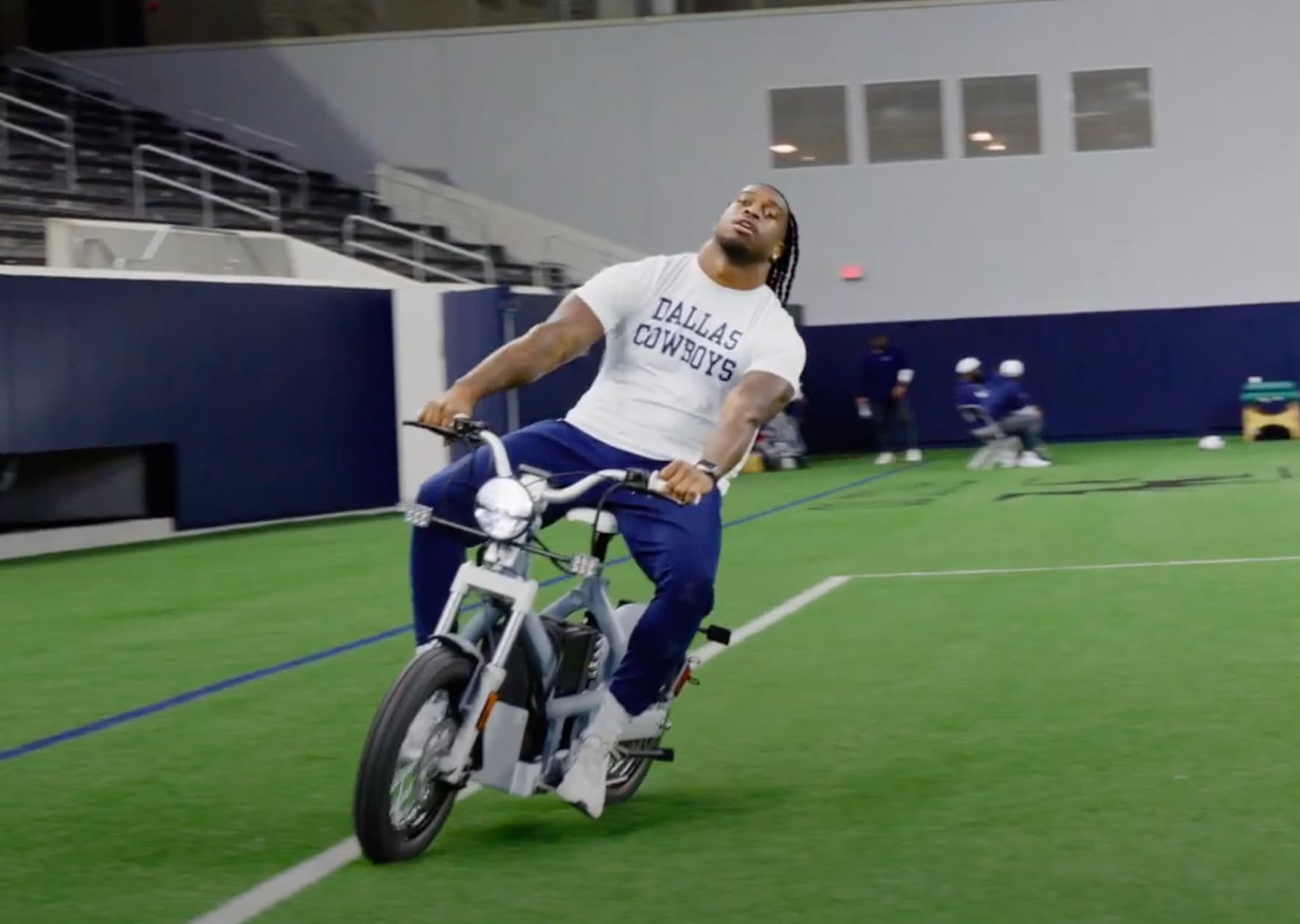The entire Dallas Cowboys team all just got the same electric ...