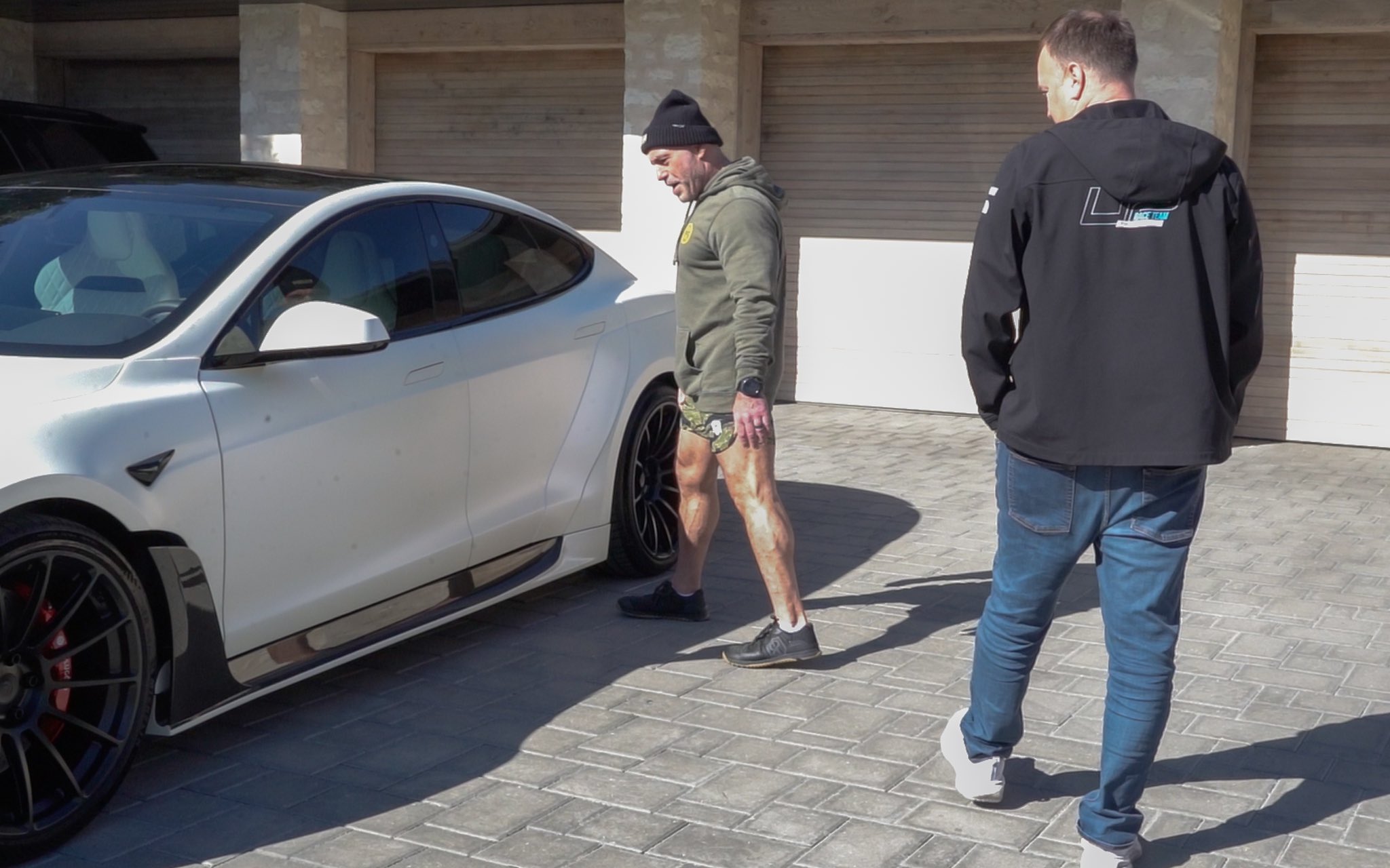 Joe Rogan's new custom Tesla Model S Plaid looks sick | Electrek