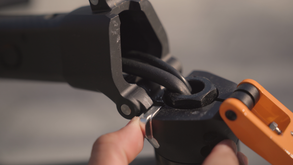 Dashmoto Dash 3: A functional carbon-fiber mobility scooter [Video]