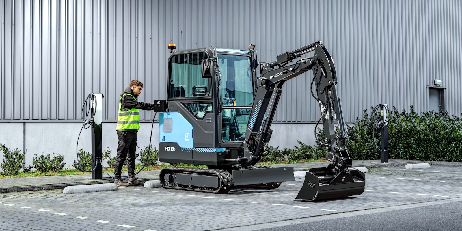Meet the newest EV from Hyundai – new HX19e electric excavator
