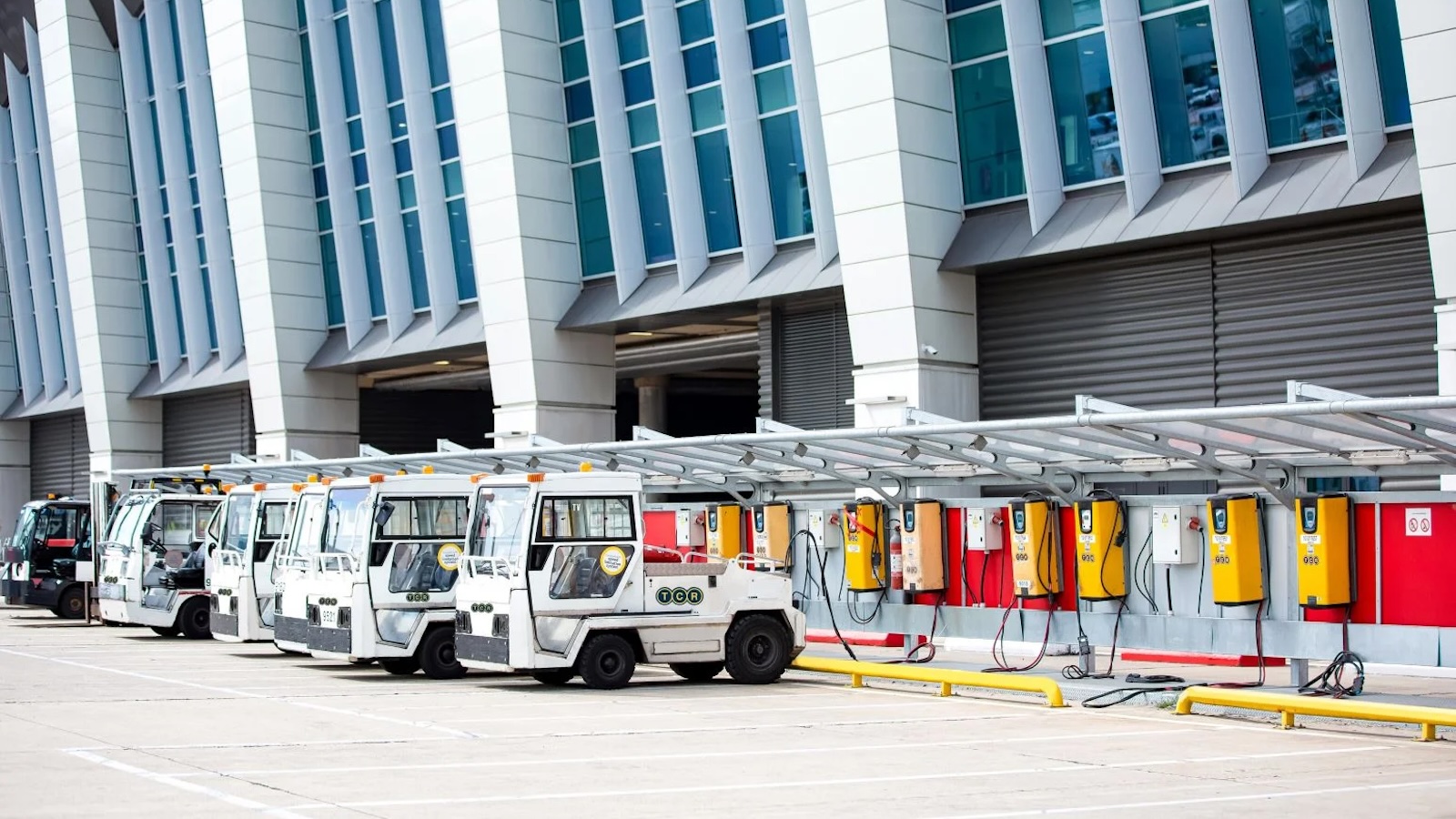 JFK Terminal One to deploy fully electric ground handling fleet