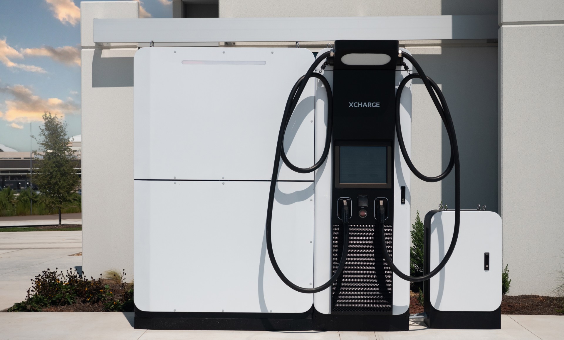 XCharge NA adds tap-to-pay and QR code security to its EV chargers ...