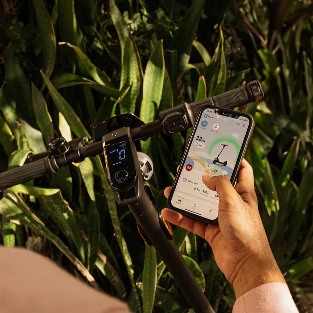 NIU KQi 200F e-scooter launched with folding handlebars, low price