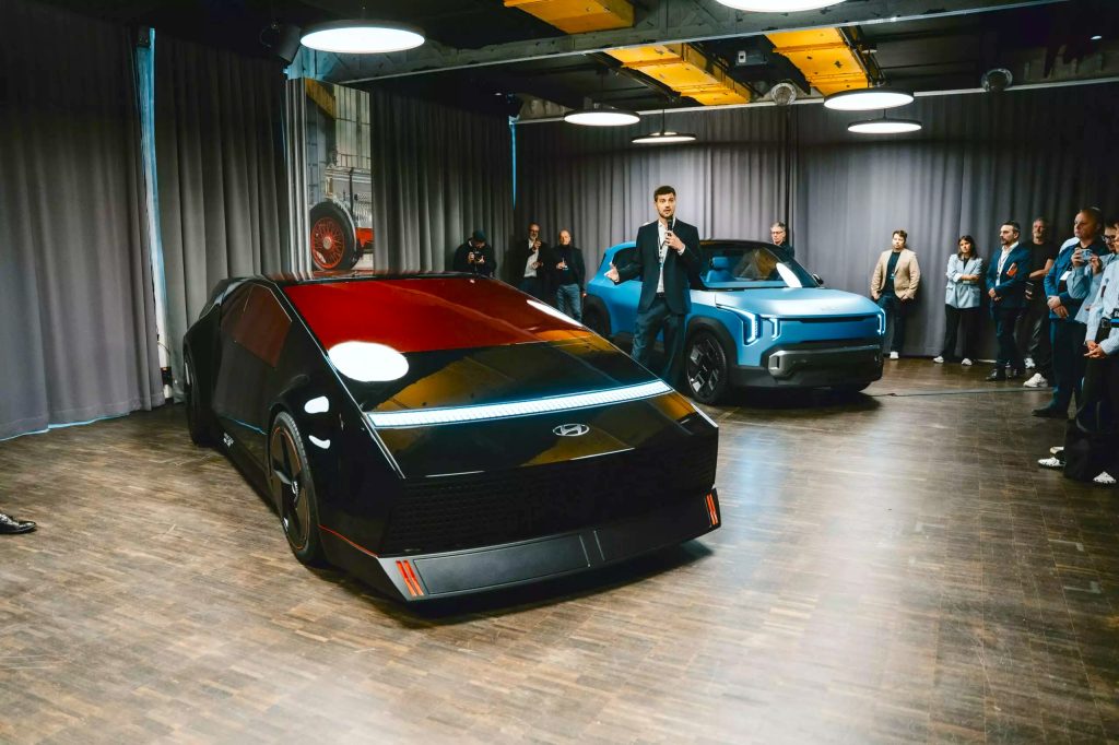 Hyundai OBSIDIAN concept pushes the envelope of sedan styling
