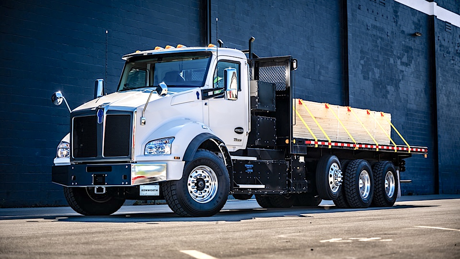 Kenworth T880E vocational Class 8 electric semi truck
