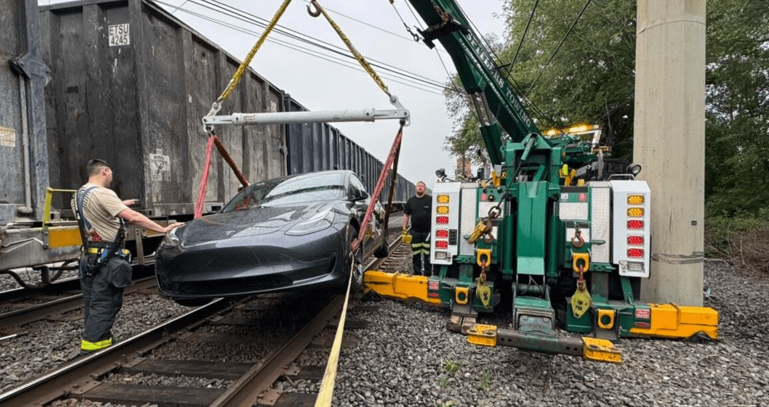 Tesla on 'self-driving' gets stuck on train track and hit by train ...
