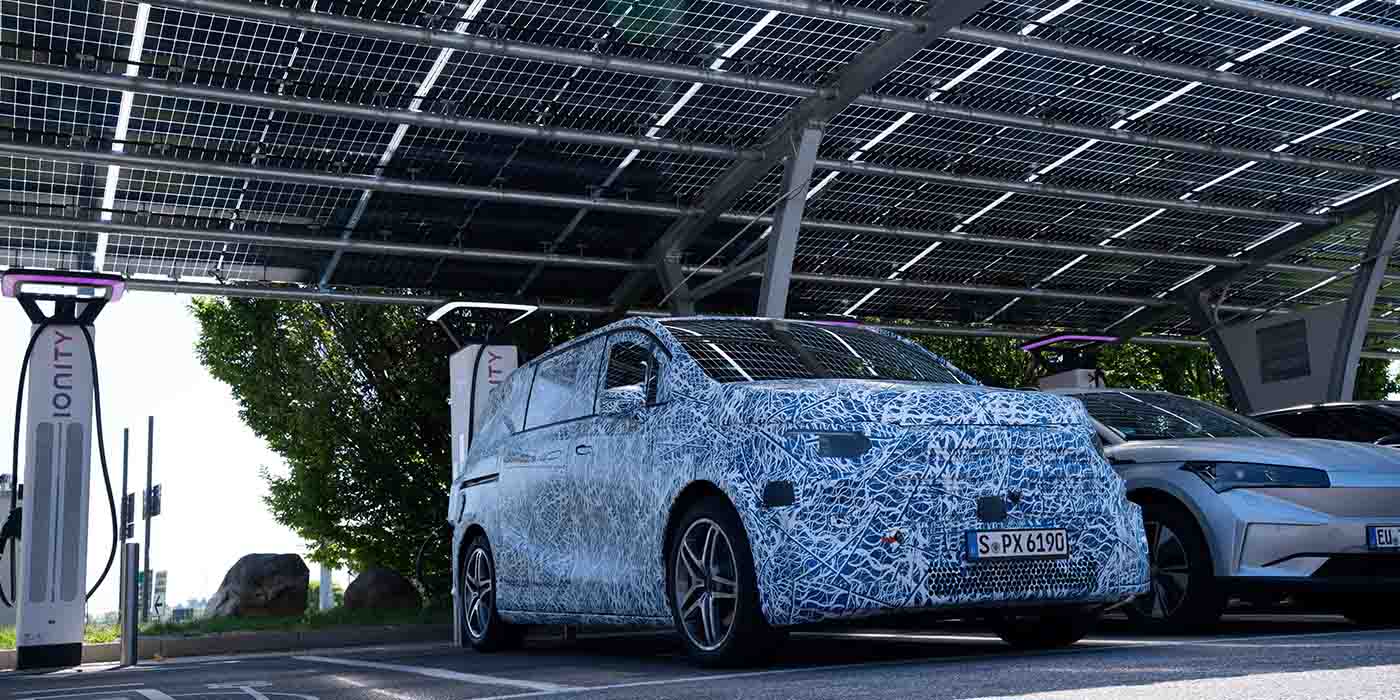 Mercedes VLE multi-purpose vehicle drove from Stuttgart to Rome