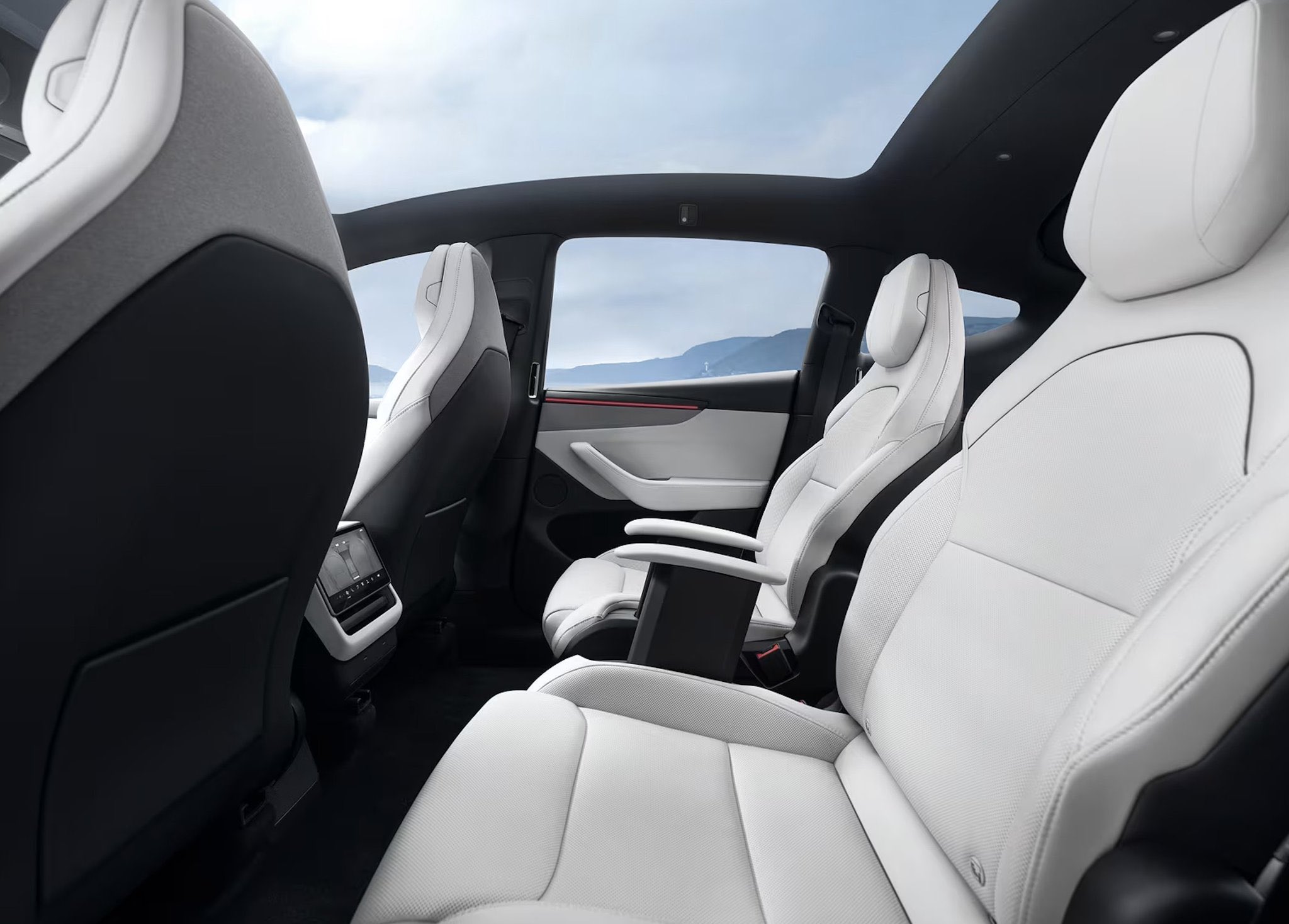 Tesla officially launches Model YL with 6 seats, starting at ~$47,000 ...