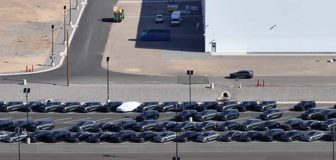 Lucid (LCID) ramps up Gravity production, massive numbers spotted in drone flyover | Electrek