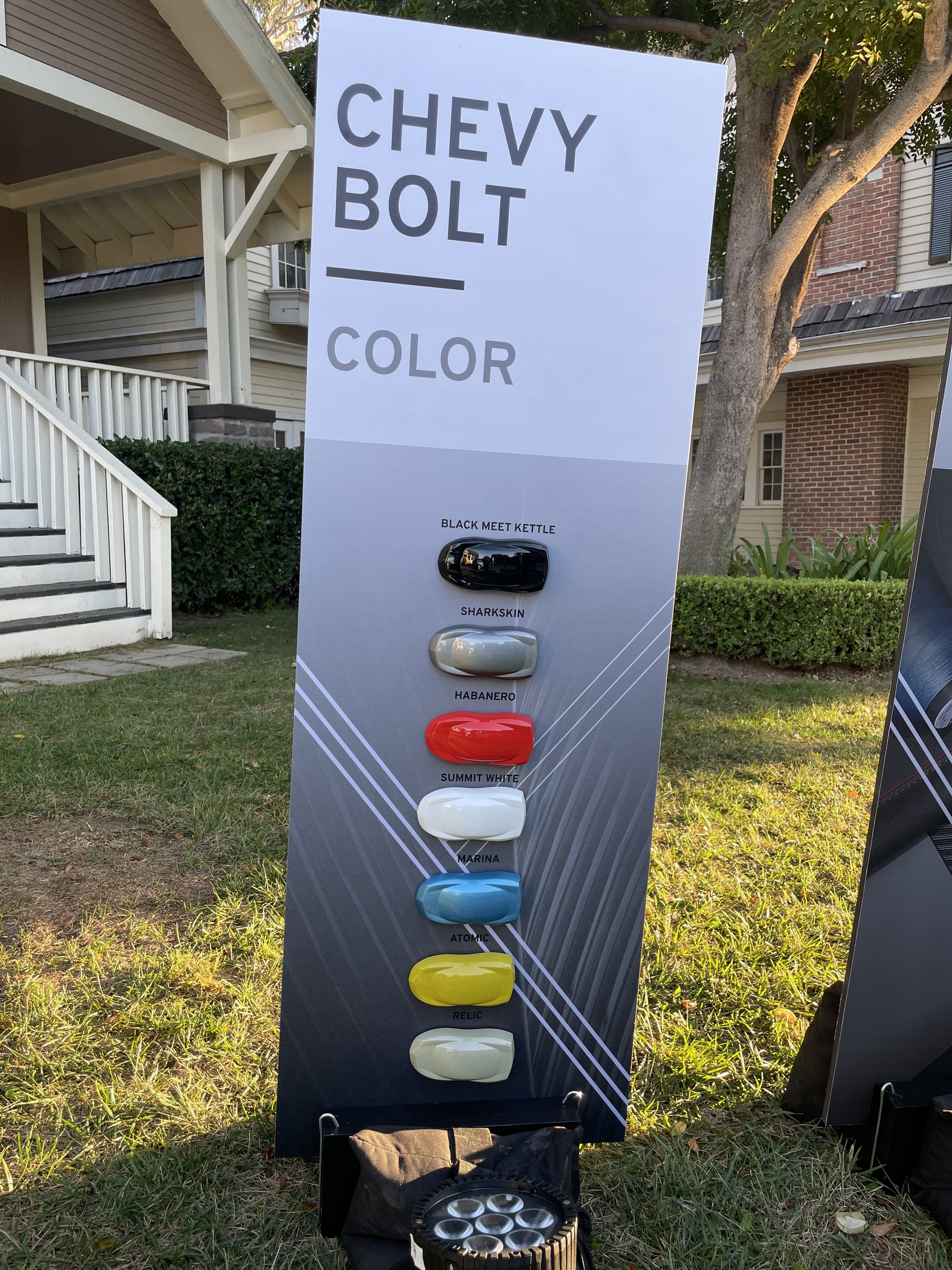 GM unveils new Chevy Bolt - same package, new battery, low $29k price ...