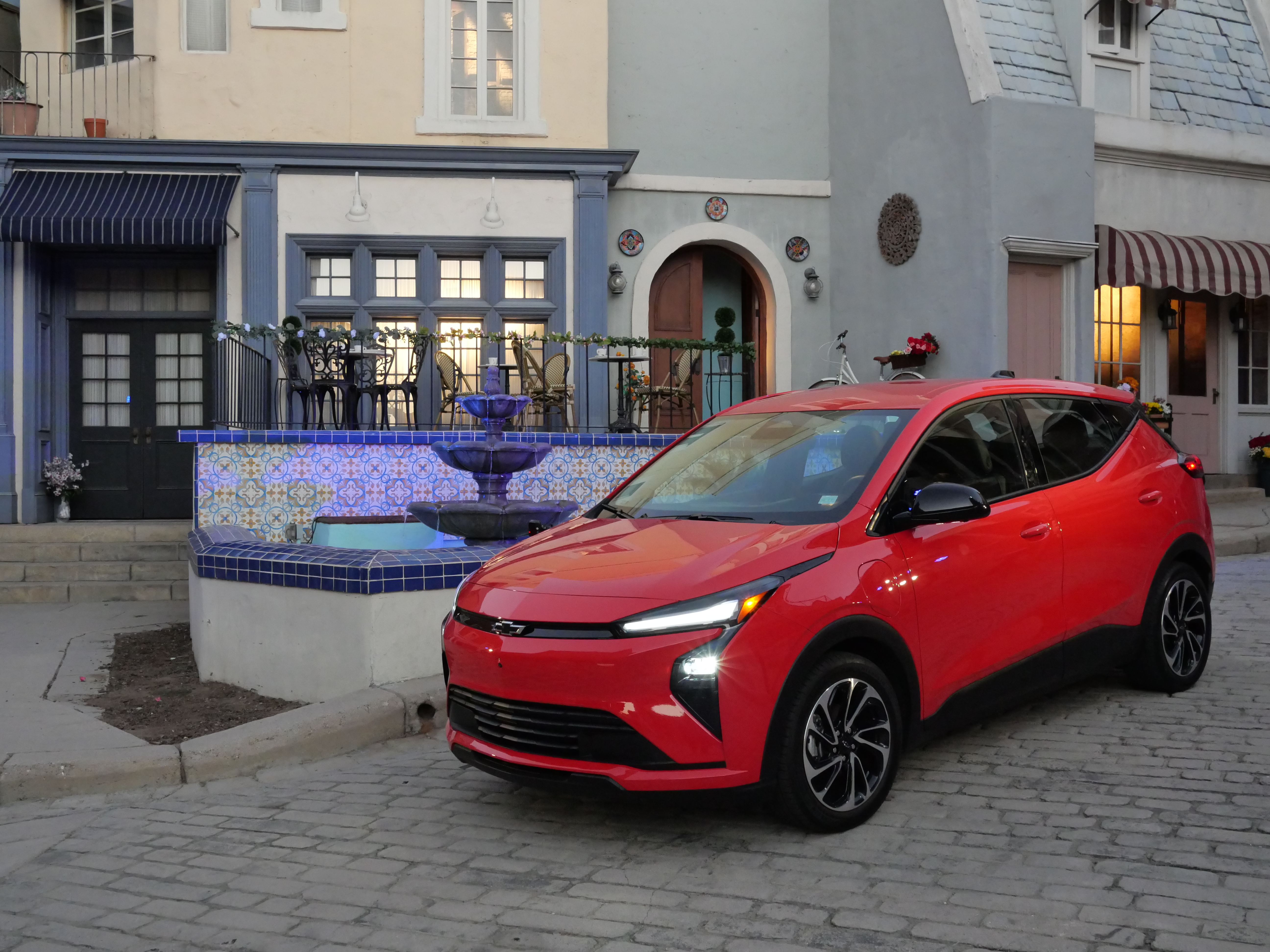GM unveils new Chevy Bolt - same package, new battery, low $29k price ...