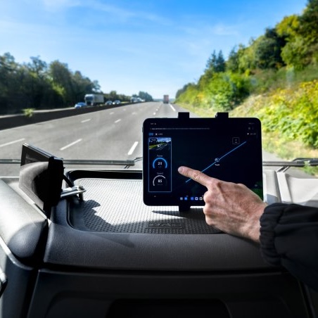 This highway can charge your EV while you drive – at 300 kW (!)