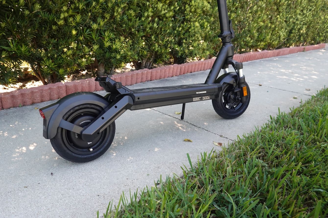 VMAX VX2 Hub 33 MPH e-scooter review: Fast yet surprisingly stable ...