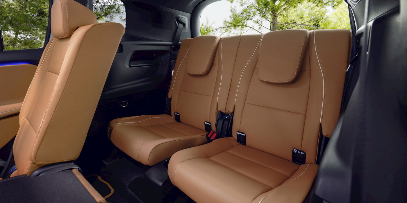 The new Mercedes GLB is a 3-row luxury electric SUV [images]