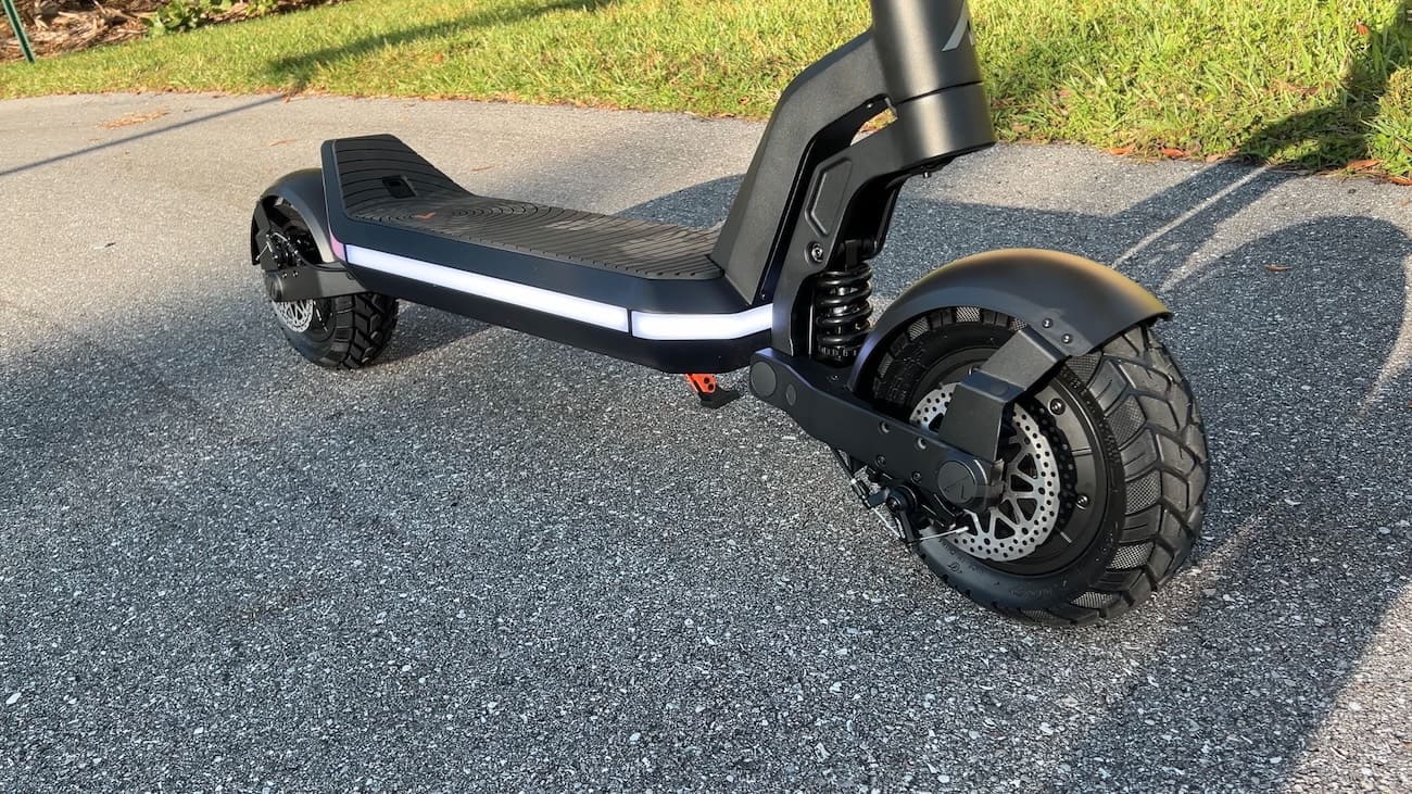 Apollo Phantom 2.0 review: A fast and capable electric scooter that ...