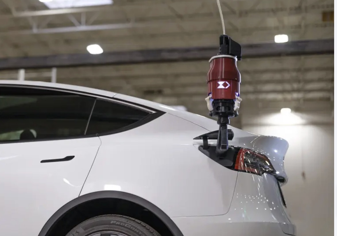 These Chinese robots ride ceiling rails to charge your EV | Electrek
