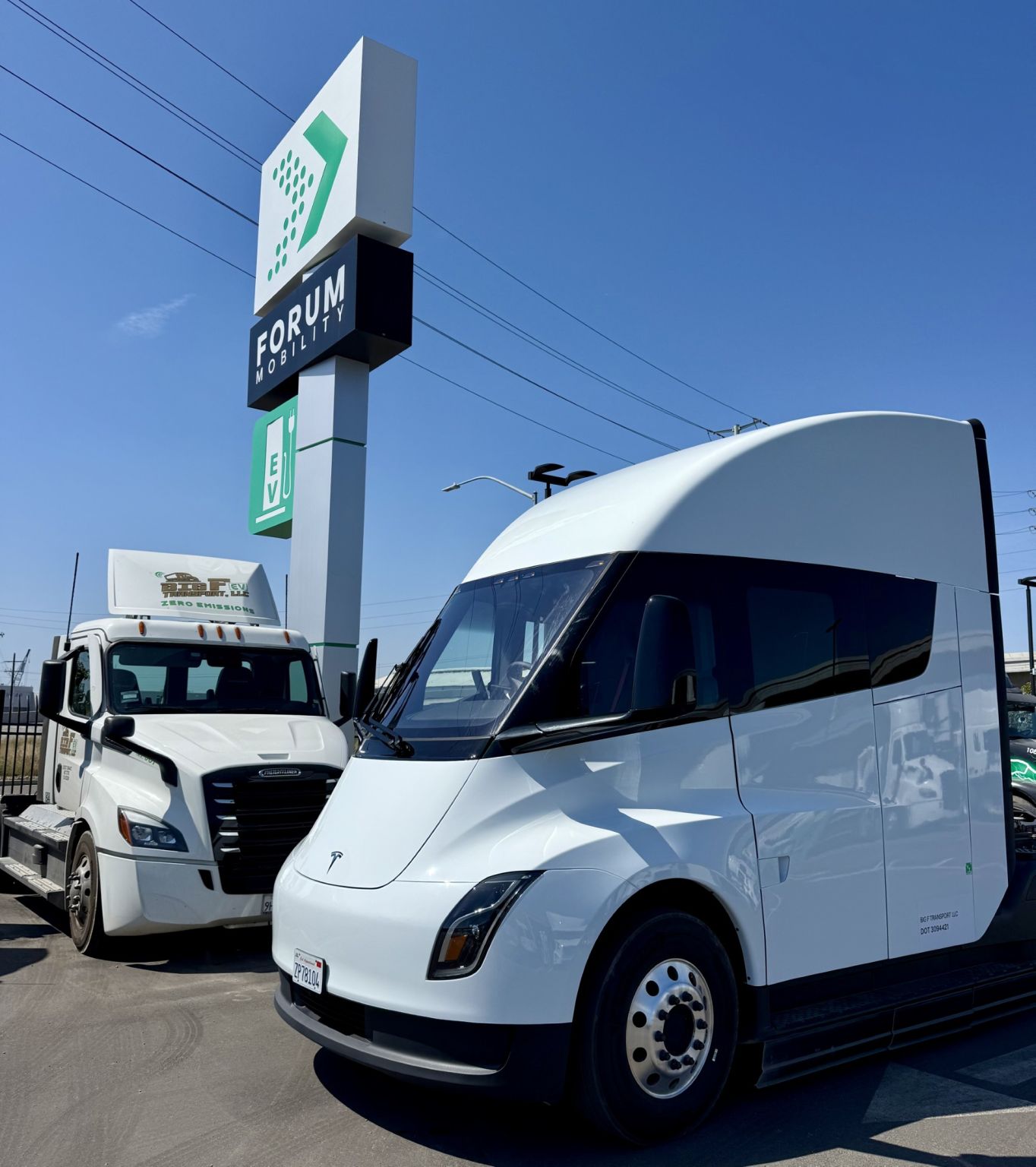 Tesla Semi lands 60-truck order from port drayage fleets in California ...